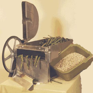 Taylor Mfg Model 640 Pea Sheller | Family Farm & Garden